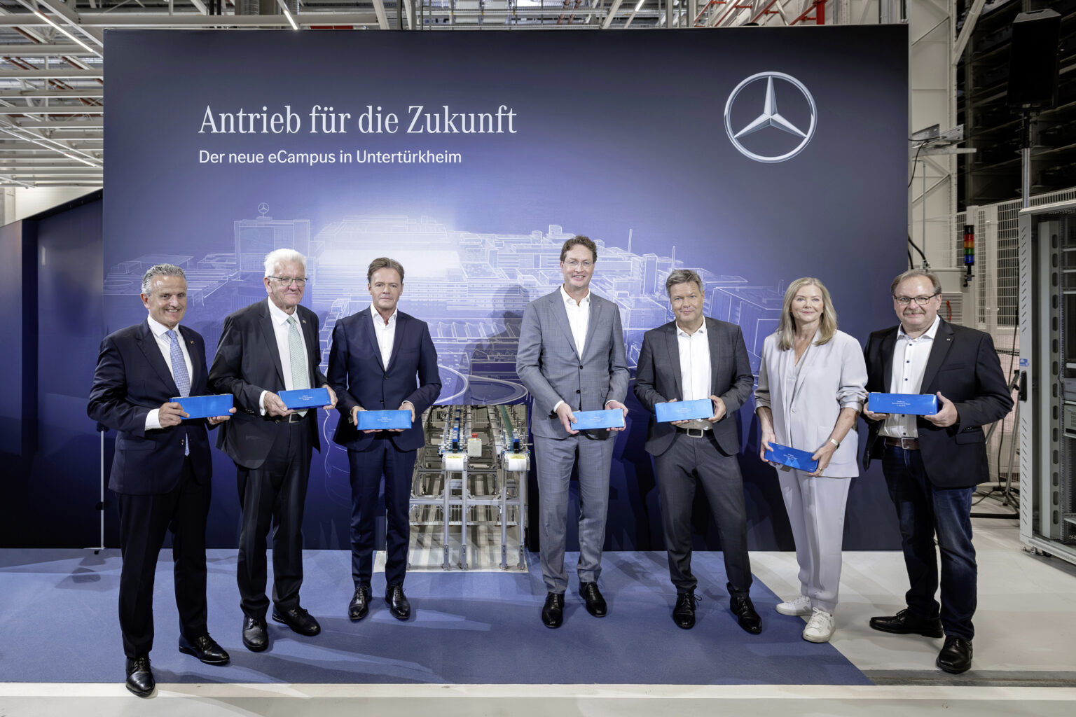 Mercedes-Benz opens competence center for battery development ...
