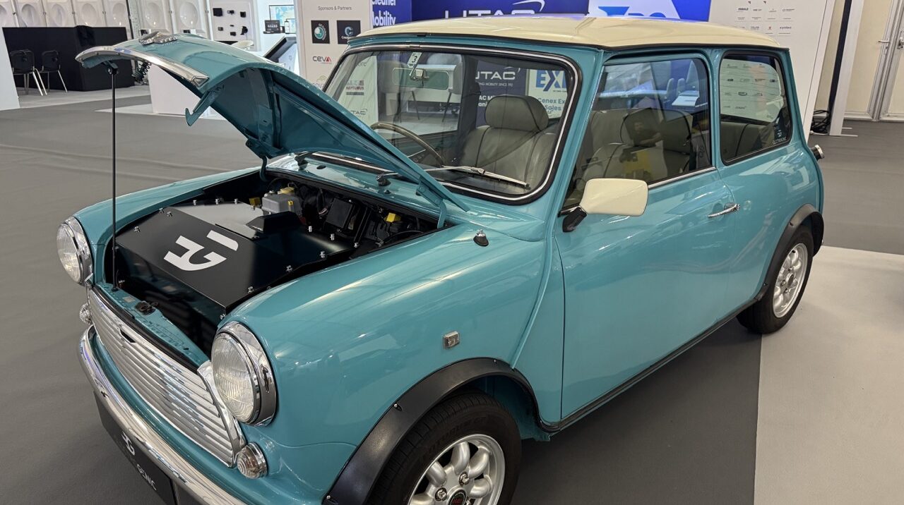 Classic Mini EV conversion kit developed by Electrogenic and Exedy ...