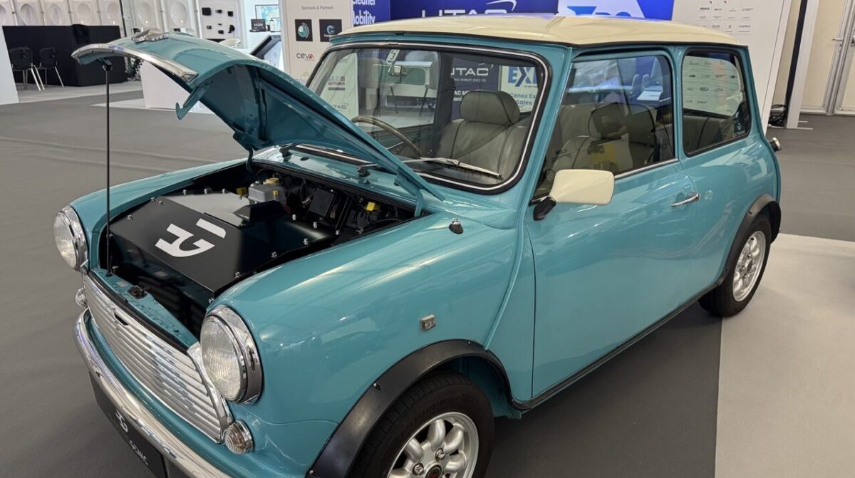 Classic Mini EV conversion kit developed by Electrogenic and Exedy ...